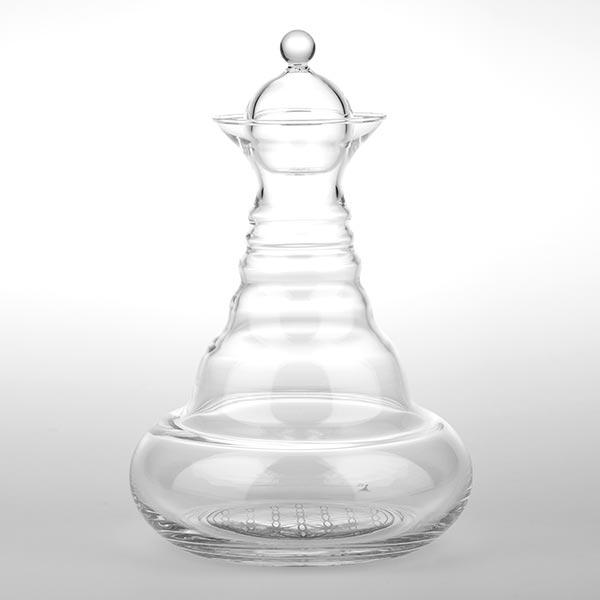 水の風味だけでなく、その生命力も大幅に向上伝統的なハンドメイドの吹きガラス技法で作られたウォーターサーバーは、健康的な日常の暮らしのために求められるべき、高波動の水を作り出します。お水以外にも、ジュースやワインなどにご使用いただくと、それら...