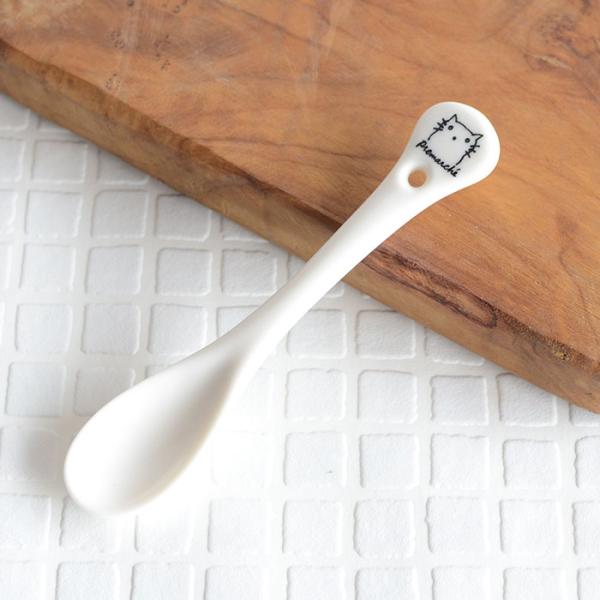 とても口当たりのよい形状の森修焼スプーンです。お子様用のスプーンとしてはもちろん、スイーツを食べるときやティースプーンとしても◎プレマスタッフでグラフィックデザイナーの矢田香織さんのとびきりキュートな動物のイラストを森修焼にのせました。文字...