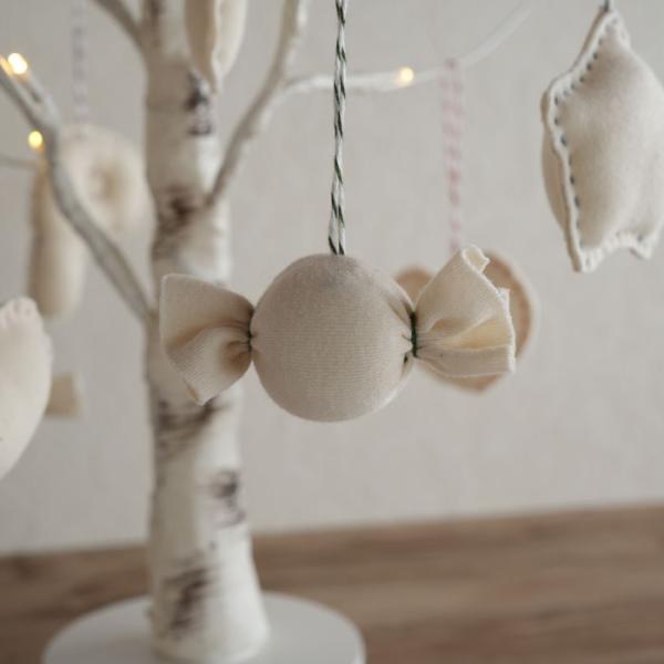 オーガニックコットン残布を活用した手作りオーナメントプレマとプリスティンがコラボしたオリジナルパジャマプロジェクト第２弾「ふわりとろけるパジャマ」の残布で作ったオーナメントです。残布を無駄にしたくないという想いから生まれました。インテリアと...