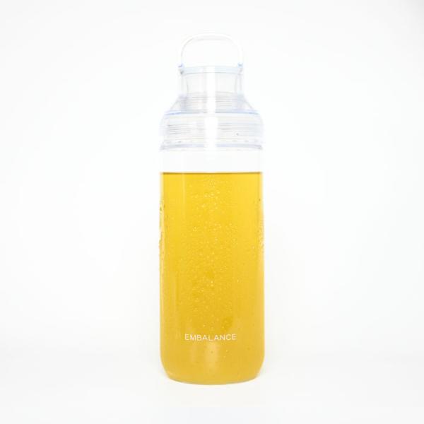 お客様からのご要望にお応えして、大容量のボトル登場人間にも環境にもやさしいエンバランス加工の水筒です。握りやすいハンドル付きキャップで、持ち運びが楽です。片手でも開けやすく、忙しいときもスムーズに使えます。広めの飲み口は注ぎやすく、氷も入れ...