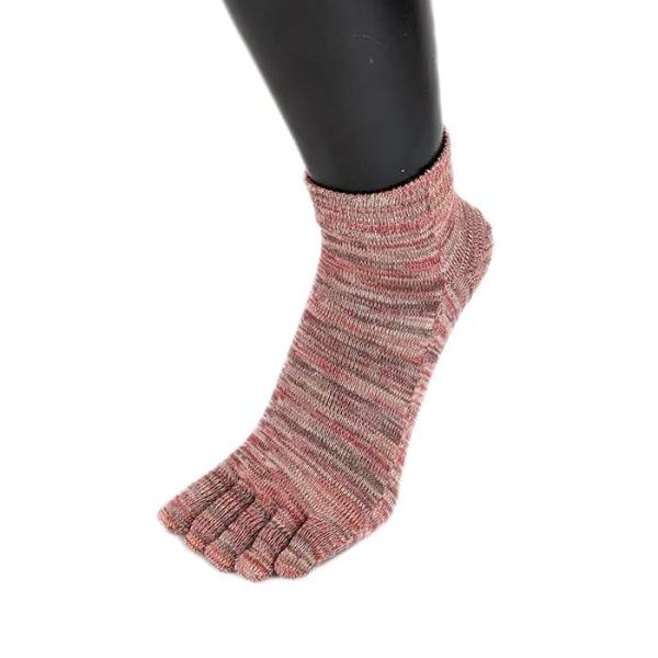 【定番】オールシーズン使える、スニーカー丈5本指ソックス抗菌・防臭加工糸を採用しています。履き心地、耐久性ともに抜群。足を快適にサポートします。数色の糸を合わせて生地を織っているため、左右の靴下の柄が対象とならない、同一柄が二つとないオンリ...