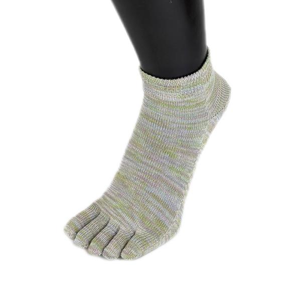 【定番】オールシーズン使える、スニーカー丈5本指ソックス抗菌・防臭加工糸を採用しています。履き心地、耐久性ともに抜群。足を快適にサポートします。数色の糸を合わせて生地を織っているため、左右の靴下の柄が対象とならない、同一柄が二つとないオンリ...