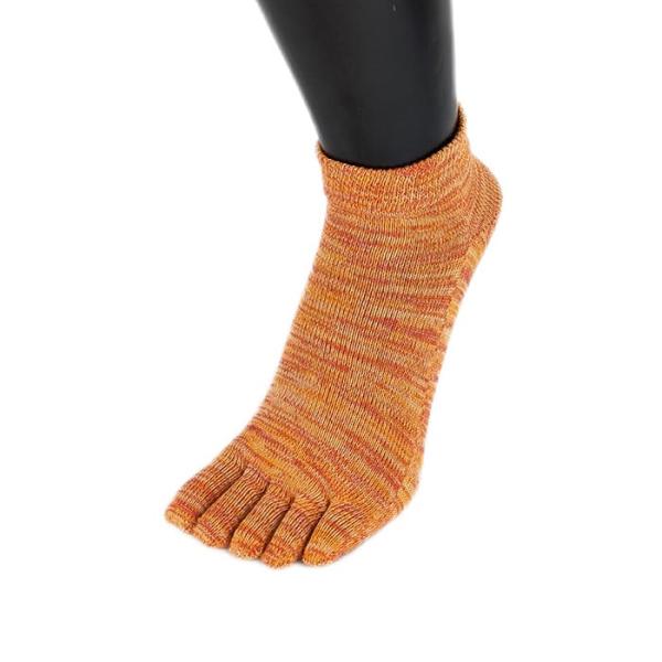 【定番】オールシーズン使える、スニーカー丈5本指ソックス抗菌・防臭加工糸を採用しています。履き心地、耐久性ともに抜群。足を快適にサポートします。数色の糸を合わせて生地を織っているため、左右の靴下の柄が対象とならない、同一柄が二つとないオンリ...