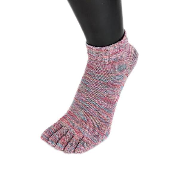 【定番】オールシーズン使える、スニーカー丈5本指ソックス抗菌・防臭加工糸を採用しています。履き心地、耐久性ともに抜群。足を快適にサポートします。数色の糸を合わせて生地を織っているため、左右の靴下の柄が対象とならない、同一柄が二つとないオンリ...