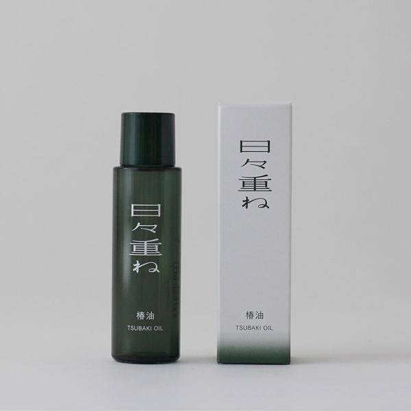 伊豆利島産の“ヤブ椿”の実からとった椿油100％です。椿油は酸化に対して安定性が高く肌に馴染みやすい油です。ベタツキが少なく全身のケアにお使いいただけます。髪にもツヤと潤いを与えます。 全成分： 椿油