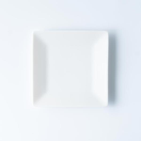 おしゃれなスクエアタイプのプレートです。Mサイズはいくつか組み合わせて使ってもステキです。■電子レンジOK■食器洗い乾燥機OK■遠赤外線■日本製