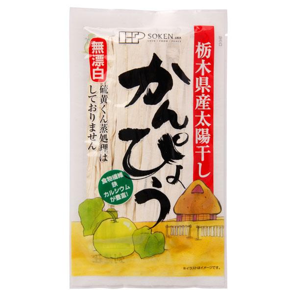 栃木産の無漂白のかんぴょう。今では少なくなった貴重な天日乾燥仕上げ。コシが柔らかいので早く煮あがります。 ■硫黄くん蒸処理はしていないので柔らかく、かんぴょう本来の芳香と風味は格別です。■かんぴょうは食物繊維、カリウム、カルシウムが豊富に含...