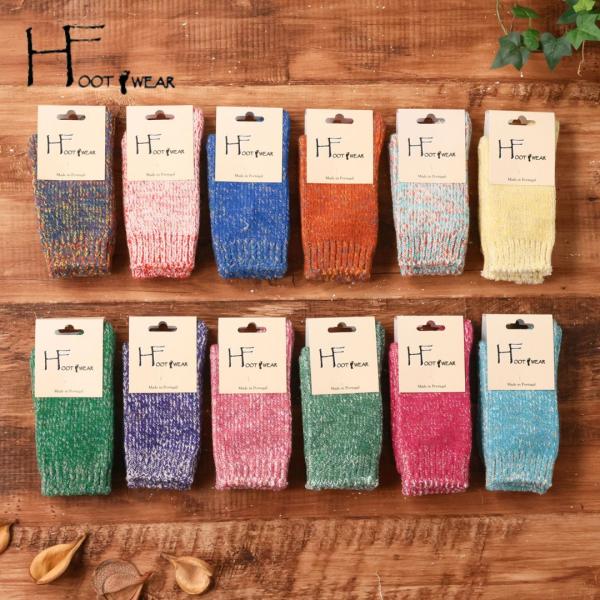 ■商品情報■CINE シネ定価（税抜き）1,200円＼大人気エイチフットウェアに、新色登場！／ミックス糸で編みこまれた少し厚めの暖かいカラフルなソックスです。昔ながらの丸胴編みでゆったりと編みこまれているので、とても柔らかな履き心地です。※...