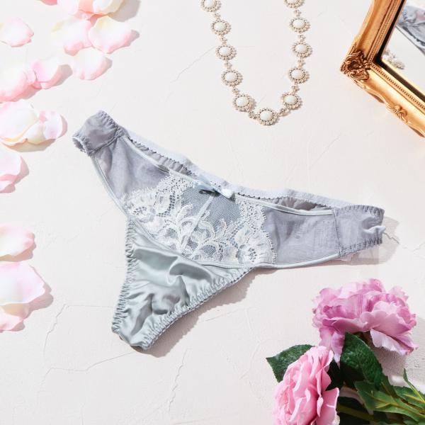 CB3100/19■商品情報■定価（税抜き）5,600円コレクション名：AMBERヒップラインが出にくいだけでなく、バックスタイルが美しい上品で華やかなタンガショーツ。上品なシルバーが爽やかなデザインです。《セットでお求めのお客様は、下記番...