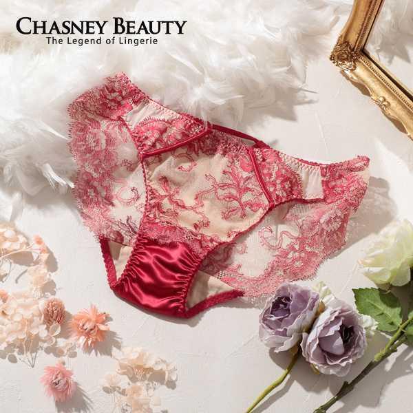 3100/12■商品情報■定価（税抜き）5,900円コレクション名：AMBERサテン生地を所々に使っており、しなやかな光沢と肌触りが特徴の総レースデザインのショーツ。。鮮やかな赤とベージュの組合せが上品なデザインです。《セットでお求めのお客...