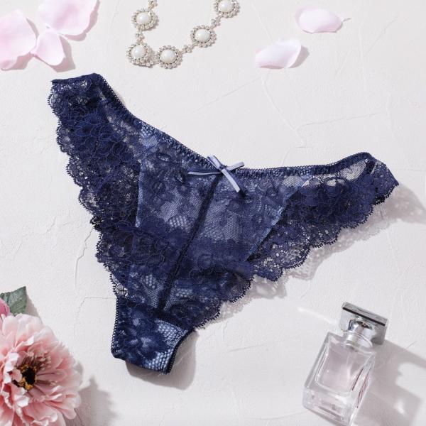 870/29■商品情報■定価（税抜き）5,000円コレクション名：CHICAGO LACEヒップラインが出にくいだけでなく、バックスタイルが美しい上品で華やかなタンガショーツ。深みのあるカラーが魅力的なお品です。《セットでお求めのお客様は、...