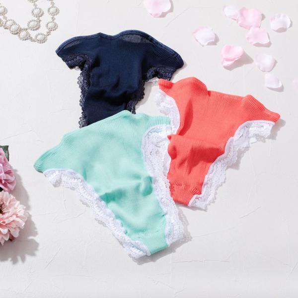 3161■商品情報■リブショーツ定価（税抜き）11,000円女性のアンダーウェアから創業したオスカリートの長きにわたるヒット商品。上質なマココットンで丁寧に編まれ、しっかりと包み込む独特のフィット感が心地よい。水分の吸収と発散に優れ、湿度を...