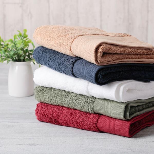 ■商品情報■定価（税抜き）1,300円「まるでパスタのアルデンテのようね」と言われます。糸の芯にはコシがあって表面はふんわり、ふっくらやわらかで弾力のある肌触りです。オリジナル糸の芯は太めでしっかりした肌ざわりのペルー産タンギス綿。表面は細...