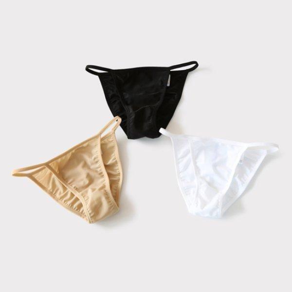 このヒップギャザー付きの水着用インナーショーツは、ベーシックなカラーでどんな水着にもマッチする便利アイテムです。このインナーショーツを着用することで、水着を着る際の自信がグッと上がり、スタイルをより魅力的に見せることができます。プールやビー...