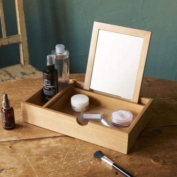 長く愛用したいからこのカタチ。朝夕のメイク・フェイスケアはシンプルで機能的な収納で美しくまとめたい。「Made in Japan」の良さとプレミアム感を感じる。日本の職人がひとつひとつ丁寧に作るからこそ生まれる高級感や重量感をぜひ感じて頂き...