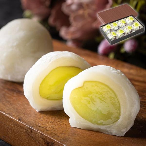 【発売日：2024年07月20日】創業昭和23年老舗栗専門店「新杵堂」が創る長野県産シャインマスカット一粒を包み込んだまるごとシャインマスカット大福8個入です。新杵堂まるごと大福シリーズに新登場！きらめく宝石のようなシャインマスカットを包み...
