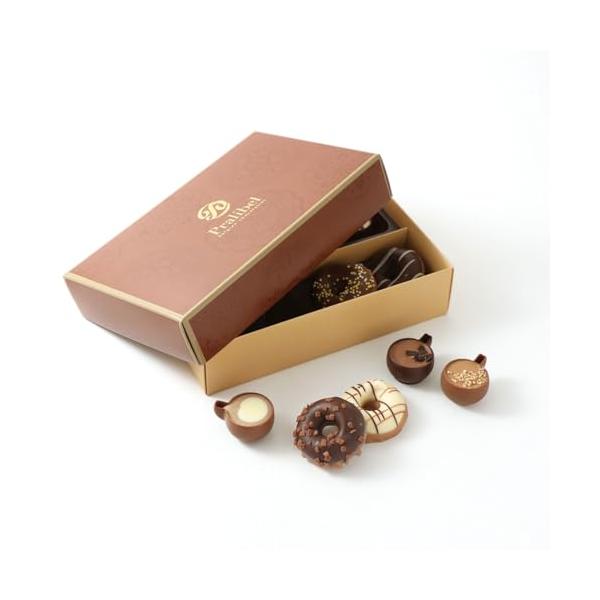 ドーナツを表現したショコラと、コーヒーカップ型ショコラの詰合せ・内容量8個保存方法直射日光を避け、25℃以下の涼しい場所で保存してください。原材料名砂糖、植物油脂、ココアバター、カカオマス、全粉乳、脱脂粉乳、乳糖、ヘーゼルナッツペースト、ホ...