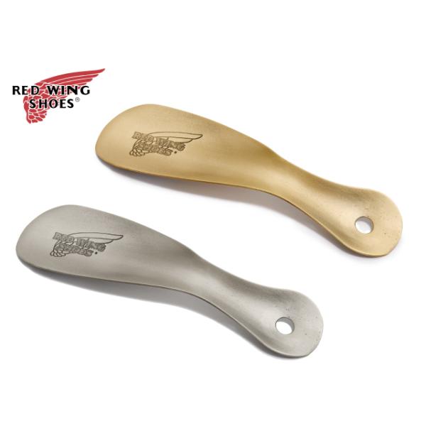 商品詳細型番RW 95186RW 95187モデル名SHOE HORNブラス（真鍮）コーティングが施された、スチール製の靴べらです。すべりの良い表面加工を持ち、頑丈であるが薄い本体により使いやすく設計されています。オックスフォード（短靴）は...