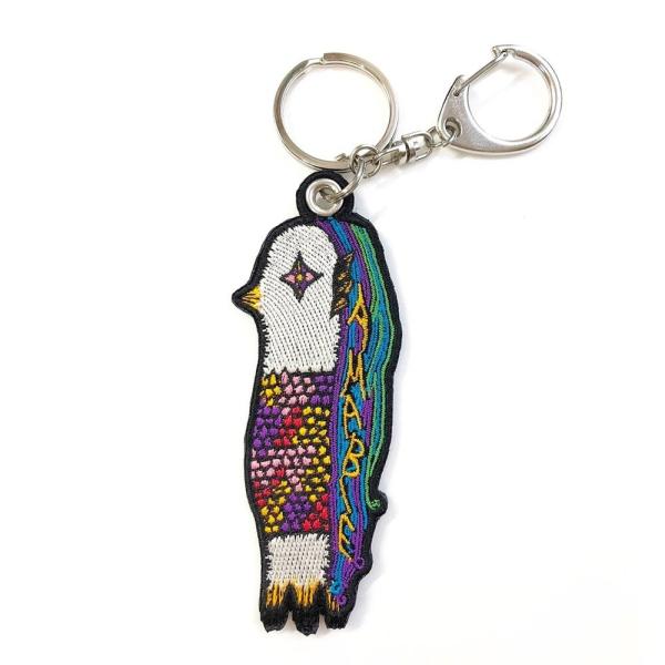 疫病から人間を守るとされるアマビエ様の刺繍が入ったワッペンキーホルダーです。（アマビエ様とは、江戸末期に「病気が流行したら自分の姿を写して人々に見せるように」と伝えて海中に消えたという妖怪。疫病から人間を守ってくれるという言い伝えがあります...