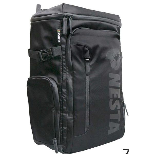 NESTA ネスタスクウェアリュック、バックパックビジネスバッグ、ビジネスリュック、カジュアルバッグ、カジュアルリュック雨天時でも内部が濡れない耐水生地を使用しています。汚れ物や靴などを側部開口部から内部仕切りがある分室に収納可能です。クッ...