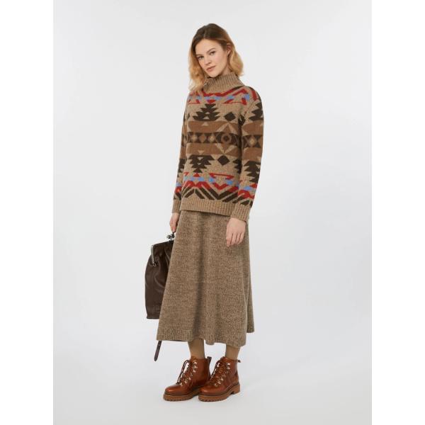 MAX MARA イタリアより入荷。エスニック柄が印象的なハイネックセーター。アルパカブレンドヤーンのジャカード編みは、しっかりとした質感ながらもナチュラルで軽やかな着用感です。ハイネックにドロップショルダーのややゆったりとしたリラックス感...