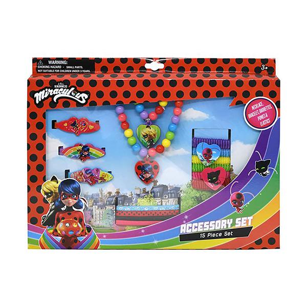 アメリカからの輸入品☆ミラキュラス レディバグ ＆ シャノワール の ボックス入りアクセサリーセットです。スーパーヒロインとスーパーヒーローがフランス・パリを舞台に活躍するヒーローアニメ。カラフルなネックレス、ブレスレットの他、ヘアゴム、プ...