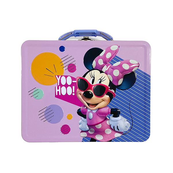 ミニーちゃんの缶ボックスです♪ハンドルがついているトランク型で、お出かけにも持っていけるよ。アクセサリーやおもちゃを入れて楽しんでね♪お菓子を詰めてギフトなどにもおすすめです。■サイズ：約H18×W19.5×D7cm■材質：スチール、プラス...