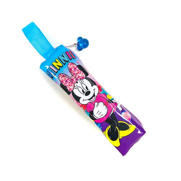 ミニーちゃんの子供用ペンケースです。ポップでカラフルなミニーちゃんの絵柄がかわいいです。キラキララメや、コロンとした見ミッキー型ファスナーチャームもかわいいですよ。エナメル加工されているので汚れにくいです。習い事用として、また、移動教室用な...