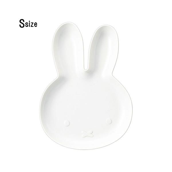 ミッフィーのダイカットプレートSサイズです。かわいいミッフィーの形をしたお皿♪とりわけに便利なかわいい小皿は何枚も揃えたくなりますね。テーブルにあるだけで気分が上がりそうですよ♪パッケージもかわいらしいのでプレゼントにもおすすめです。・サイ...