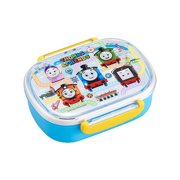 きかんしゃトーマスの360mlお弁当箱です。トーマス＆フレンズが描かれている楽しいお弁当箱。入れ子が二つついていて、おかずとごはんを分けるのに便利です。きかんしゃトーマスのシール付きだよ♪●サイズ：140×113×H50mm●容　量：360...