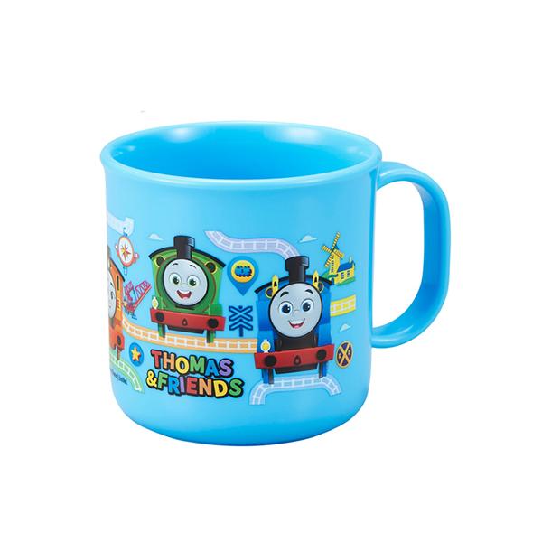 きかんしゃトーマスのランチコップです。トーマス＆フレンズが描かれていて楽しい雰囲気。軽くて割れにくいプラスチック製です。食洗機、電子レンジ対応です。●サイズ：72φ×93×H72mm●容量：200ml●材質：ポリプロピレン(耐熱温度/140...