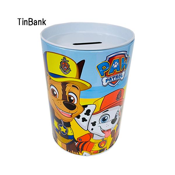パウ・パトロールの貯金箱です。アメリカから輸入のブリキの貯金箱。上蓋を外して中身を取り出せます。たくさん入るので500円玉貯金におすすめ。パウパトのキャラクターが沢山で、かわいいデザインなのでインテリアにもなります。●サイズ：6"x4" (...
