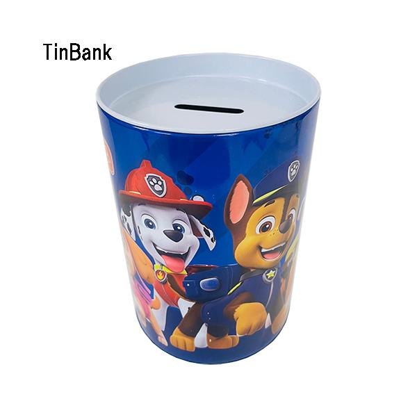 パウ・パトロールの貯金箱です。アメリカから輸入のブリキの貯金箱。上蓋を外して中身を取り出せます。たくさん入るので500円玉貯金におすすめ。パウパトのキャラクターが沢山で、かわいいデザインなのでインテリアにもなります。●サイズ：6"x4" (...