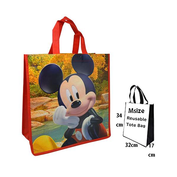 ミッキーのショッパートートバッグです。軽くて丈夫な不織布製で、マチもたっぷり。エコバッグとしてはもちろん、お稽古バッグや旅行などあらゆるシーンでご利用いただけます。裏面も同じ柄です。プレゼントを入れてギフトバッグとしてもおすすめですよ。アメ...