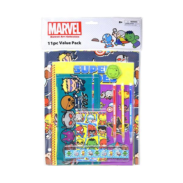 マーベルのステーショナリー11点セットです。コミック調の絵柄でかわいいですよ。●パッケージサイズ：約H39×W25×D2.5cm●内容：A4紙ファイル×2、スパイラルノート40ページ×1、スパイラルメモパッド25シート×1、消しゴム×1、定...