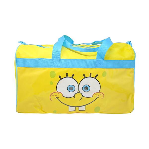 スポンジボブのボストンバッグです。旅行などにぴったりのドラム型バッグ。大きくて、2−3泊の旅行の荷物が楽々入ります。取り外し可能なショルダー紐付きで、肩掛け、手持ち2Wayで使用できる便利なバッグです。フロントのスポンジボブのフェイスプリン...