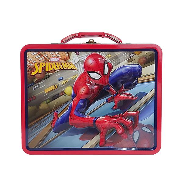 スパイダーマンのティン缶のトランクです！日常のアイテムを収納するのにぴったり。両面同じ絵柄で片側にはエンボス加工が施されているので、立体感が楽しめます。取っ手は引き出せるので、持ち運びもラクラク。 丈夫なティン缶素材で、長く使えるのも嬉しい...
