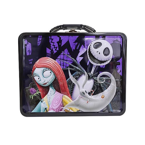 ナイトメアビフォアクリスマスの世界観をそのままに、小物入れとしても使える缶トランクが登場です！パープルの背景に、ジャックとサリーが描かれたデザインがとっても魅力的。両面同じ絵柄で片側にはエンボス加工が施されているので、立体感が楽しめます。取...