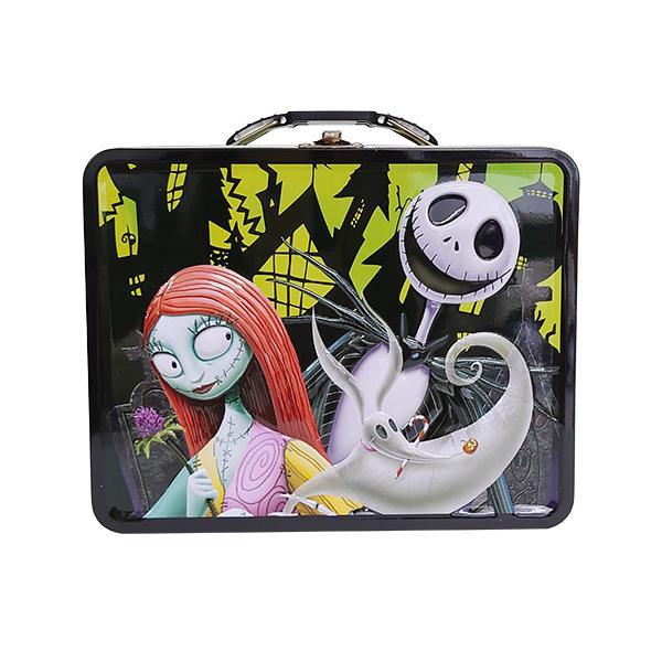 ナイトメアビフォアクリスマスの世界観をそのままに、小物入れとしても使える缶トランクが登場です！イエローグリーンの背景に、ジャックとサリーが描かれたデザインがとっても魅力的。両面同じ絵柄で片側にはエンボス加工が施されているので、立体感が楽しめ...