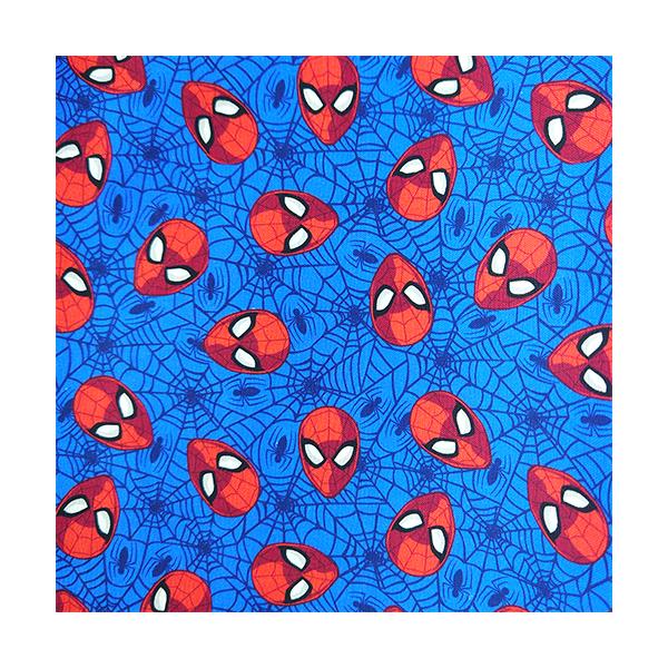 スパイダーマンのコットン生地です。スパイダーマンの顔がポップにデザインされていて、 お子様のアイテム作りにぴったり。入園入学グッズの巾着やお弁当袋などにおすすめ。アメリカからの輸入生地です。●生地幅-約109cm ( 43in )●生地 シ...