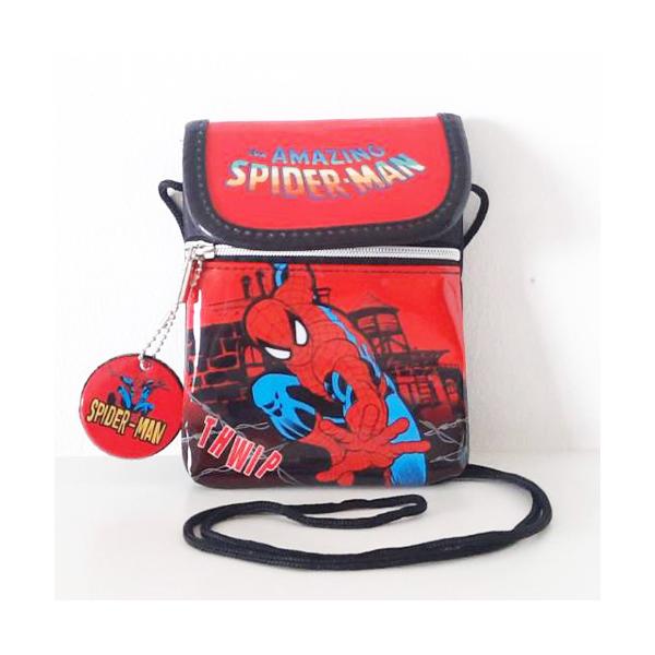 スパイダーマンのミニポシェットです。紐の長さは調節可能。ちょっとしたおでかけにぴったりです♪キッズ携帯が入るサイズ感。なくしやすい鍵や、お財布代わりとしてもおすすめです。■サイズ：約H13xW10.5×D2cm■紐の長さ：最長約120cm■...