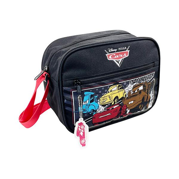 カーズのショルダーバッグは、幼児にぴったりのアイテムです。ブラック×レッドのかっこいいカラー。マックィーン、メーターなど人気のキャラクター達がデザインされています。便利な斜め掛けスタイルで、子どもたちも使いやすいです。内ポケットに、名前など...
