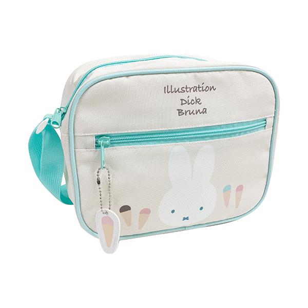 ミッフィーのショルダーバッグは、幼児にぴったりのかわいいアイテムです。アイボリー×エメラルドグリーンのカラーがとってもキュート。アイスクリームの合皮チャームがアクセントになっています。便利な斜め掛けスタイルで、子どもたちも使いやすいです。内...