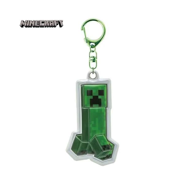 「Minecraft」のリフレクターキーホルダーが登場。暗い所でライトなどの光を反射するよ！通学や、通塾のバッグ等につけてね♪●リフレクターサイズ：約H7.6×W4.6×D0.7cm※キャラクターによってサイズが異なります。●素材：PVC