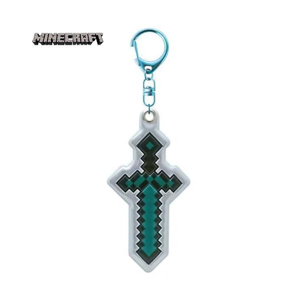 「Minecraft」のリフレクターキーホルダーが登場。暗い所でライトなどの光を反射するよ！通学や、通塾のバッグ等につけてね♪●リフレクターサイズ：約H7.6×W4.6×D0.7cm※キャラクターによってサイズが異なります。●素材：PVC