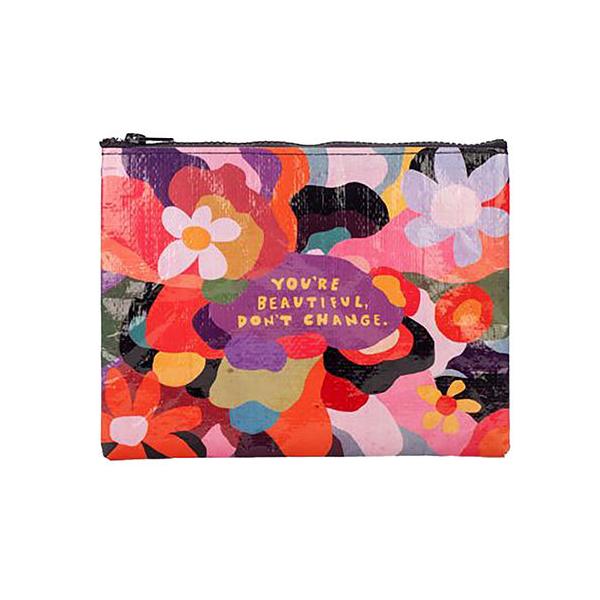 BlueQ社(ブルーキュー)のリサイクルバッグシリーズ「ジッパーポーチ」素材は厚手でシワ感のあるリサイクル素材。光沢がありパリっとした質感です。Blue Qは、1988年よりスタートしたユニークなアメリカンブランド。 『Very Best ...