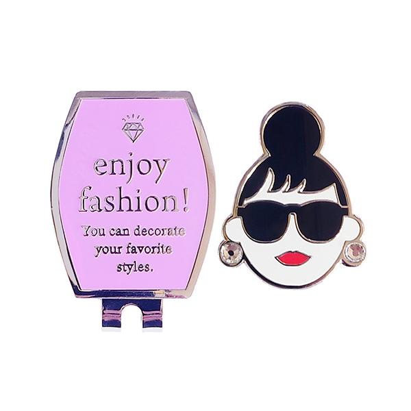 ハッピーフェイスのゴルフボールケースです。ボールが4個収納できます。上部にはティー挿しがついています。予備のグリーンマーカーなどを入れておける内ポケット付き。ハッピーフェイスは「毎日を笑顔でエンジョイファッション！」をテーマにデザインされた...