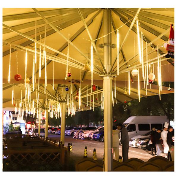 まるで流れ星のような光が幻想的で、大型のクリスマスツリーや樹木・庭木・軒下やフェンスへの飾り付けはもちろん、室内の装飾や結婚式・パーティーでの演出など、幅広くご利用できます。もちろん、冬だけのイルミネーションとしてではなく、年間を通したガー...