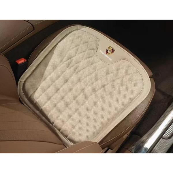 ■素材ナッパレザー■サイズ約44×45cm座布団1枚■通気性に優れたレザー仕様クッション表面には通気性の高いナッパレザーを採用長時間座ってもムレにくく、オールシーズン快適に使用できます■滑り止め加工裏面には滑り止め加工を施し、乗り降り時もズ...