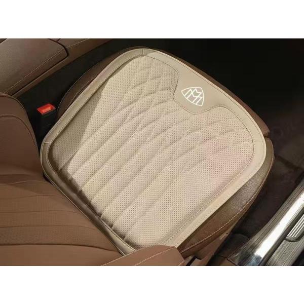 ■素材ナッパレザー■サイズ約44×45cm座布団1枚■通気性に優れたレザー仕様クッション表面には通気性の高いナッパレザーを採用長時間座ってもムレにくく、オールシーズン快適に使用できます■滑り止め加工裏面には滑り止め加工を施し、乗り降り時もズ...